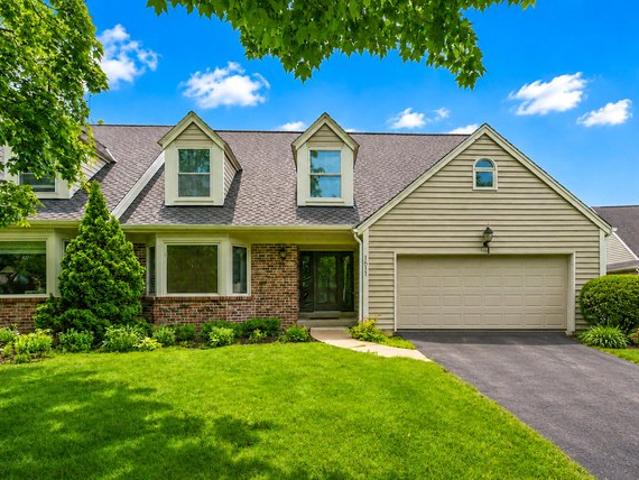1611 W Eastbrook Ct, Mequon, WI 53092