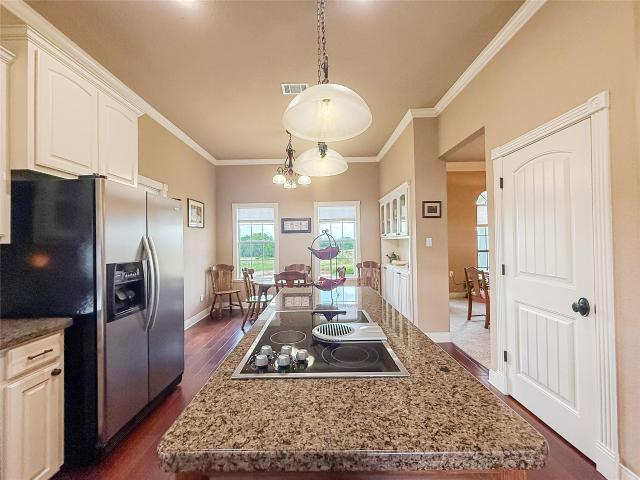 1611 W Fm 696