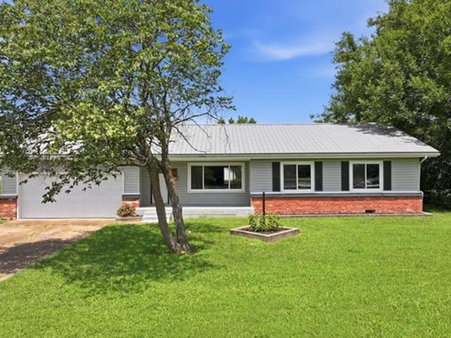 1611 W Fairplay St, Bolivar, MO 65613