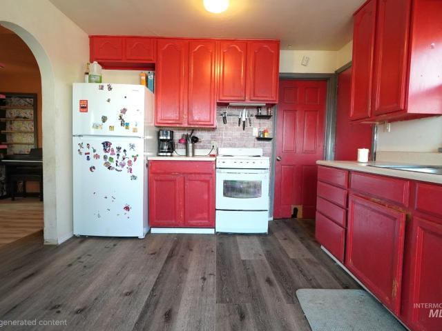 1611 2nd Ave E