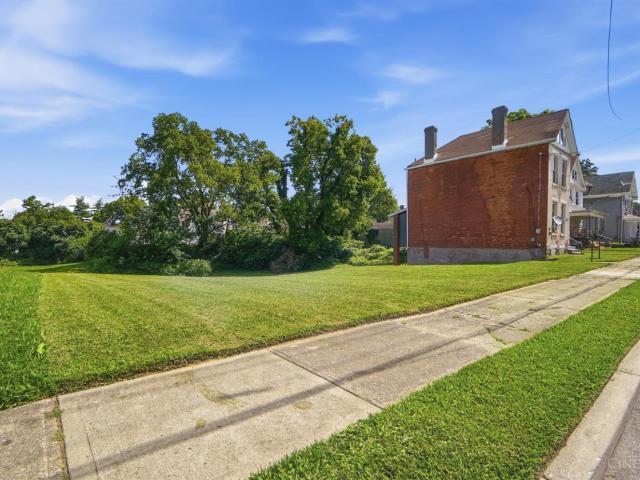 1612 Brewster Avenue