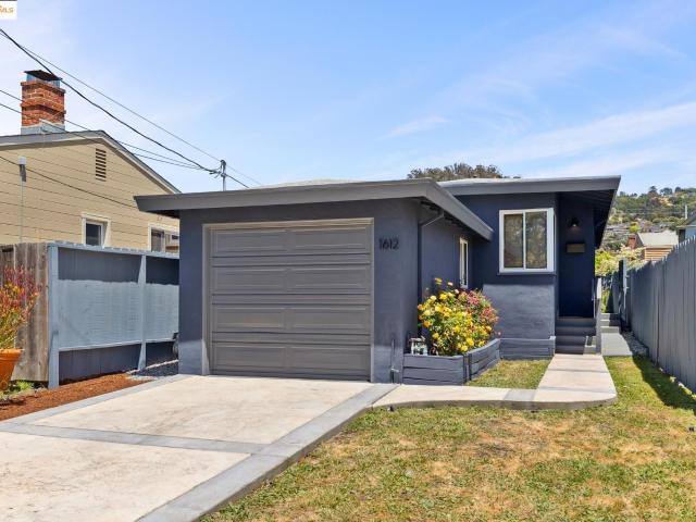 1612 Elm St