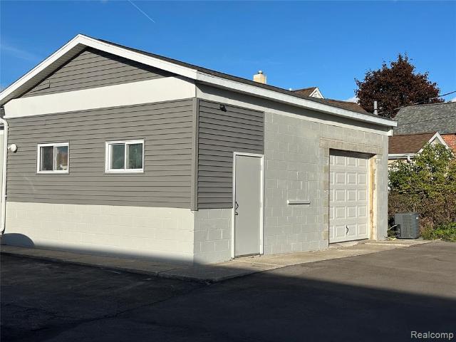 1612 Lapeer Avenue