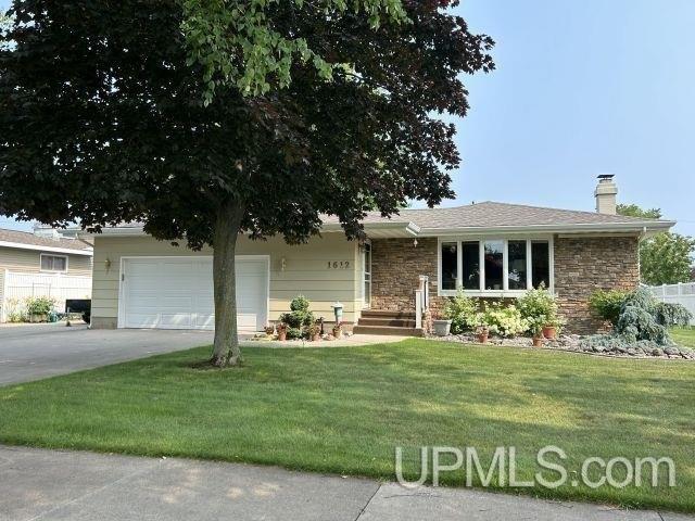 1612 S 18th Ave, Escanaba, MI 49829