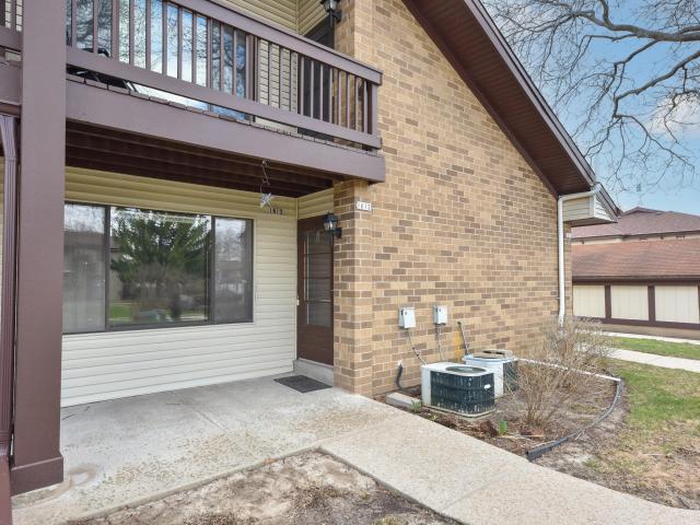 1612 S Coachlight Dr, New Berlin, WI 53151 | Compass
