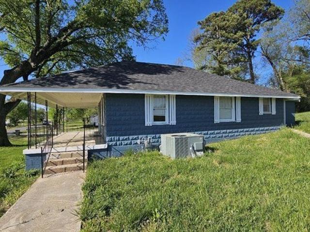 1612 S Jefferson St, Ava, MO 65608