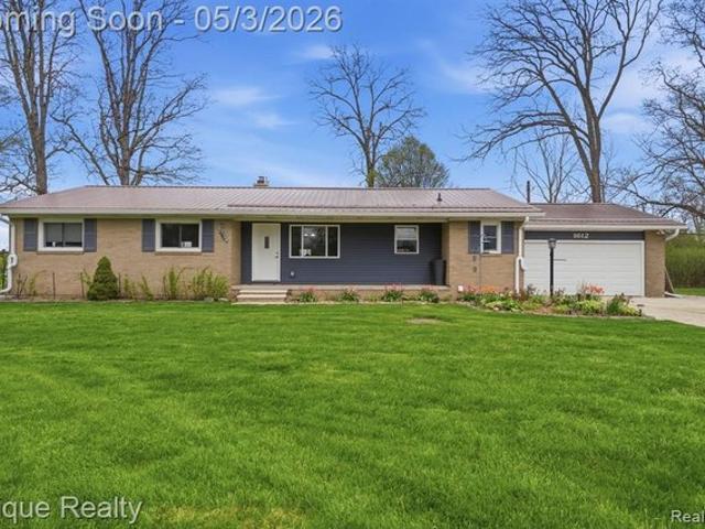 1612 Saint Marys Ct, Hampton Township, MI 48732