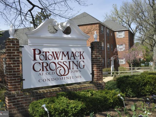 1612 W Abingdon Dr, Unit 101, Alexandria, VA 22314 | MLS #VAAX2059