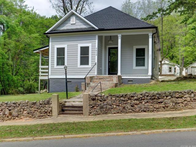 1612 W Grand Ave