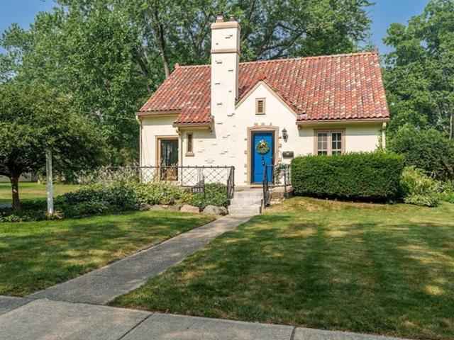 1612 Westchester Dr, Rockford, IL 61107
