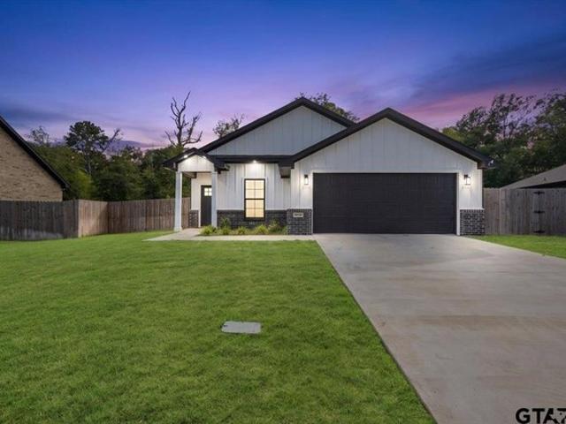 16134 Crossing Cir, Lindale, TX 75771