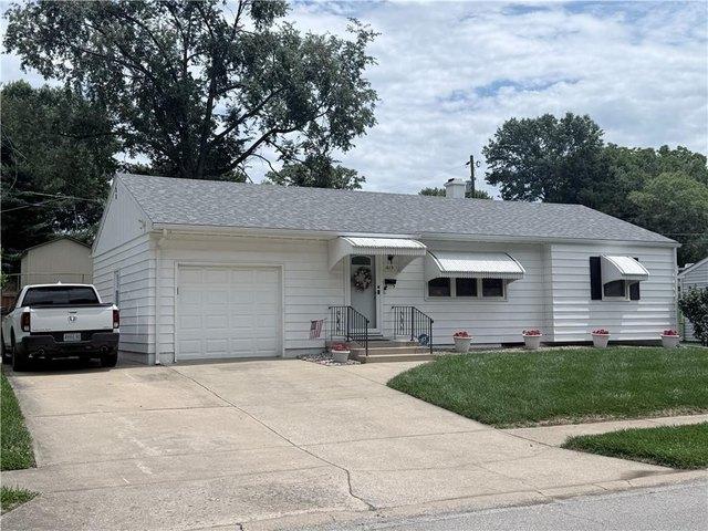 1613 N McCoy St, Independence, MO 64050