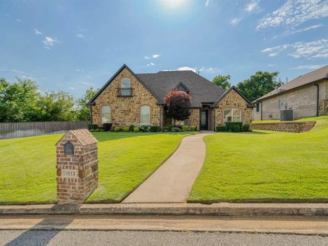 1613 Olympic Dr, Longview, TX 75605