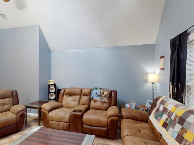 1613 Brooke Circle