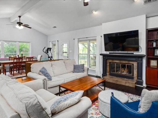 1613 Flint Ct