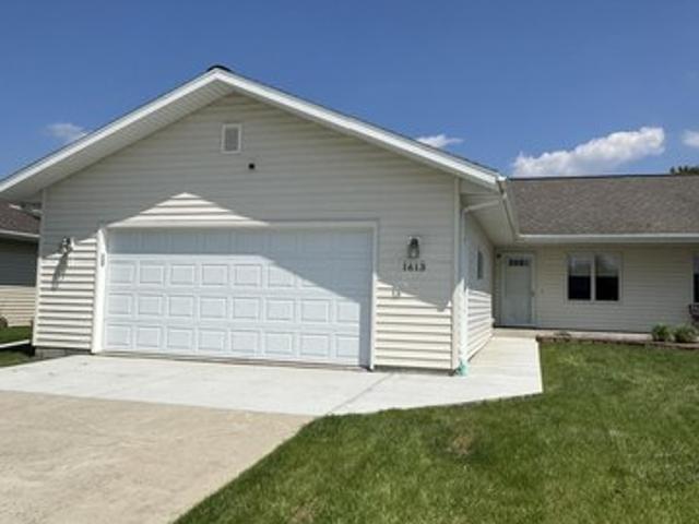 1613 Park Dr SE, East Grand Forks, MN 56721