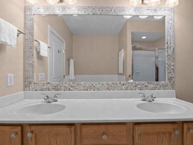 1613 Providence Glen Dr, Chapel Hill, NC 27514