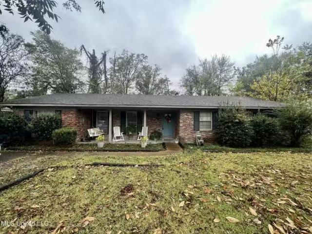 1613 STEEN DR, CLARKSDALE, MS 38614 Single Family Residence Fo.
