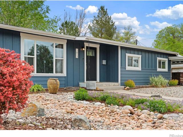 1613 W 16th Street