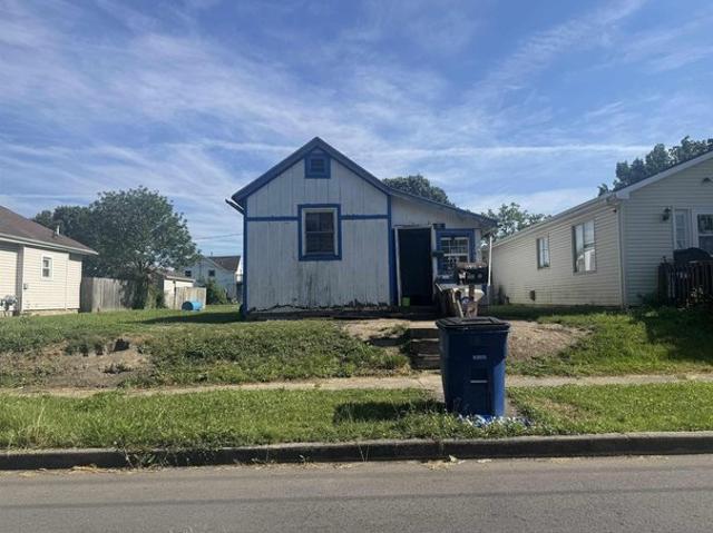 1613 W Jeffras Ave, Marion, IN 46952