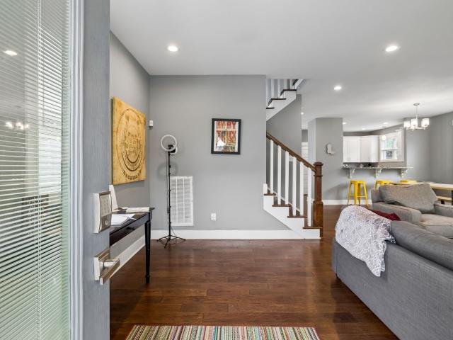 1613 14th Ave N