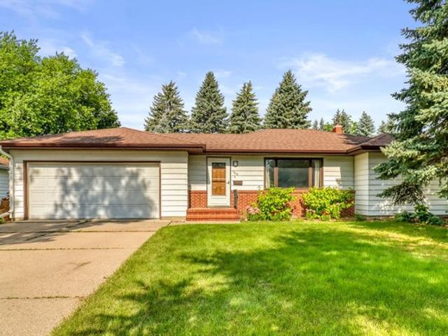 1613 16th St S, Moorhead, MN 56560