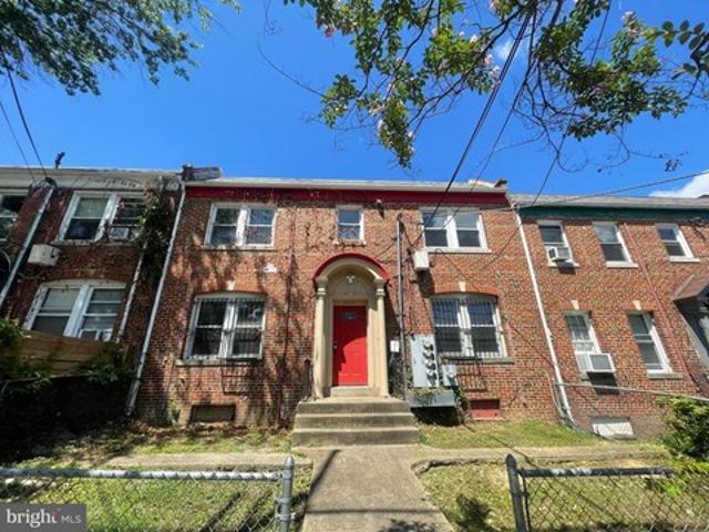 1613 18th Street Southeast 2 Bedrooms, 1 Bathroom