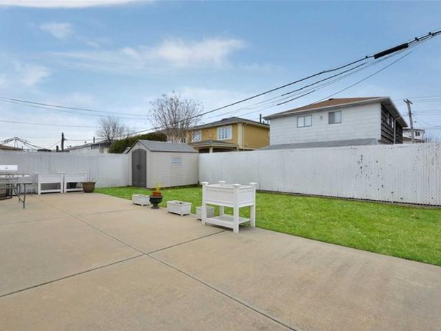 161 0 th St, Howard Beach, NY 11414