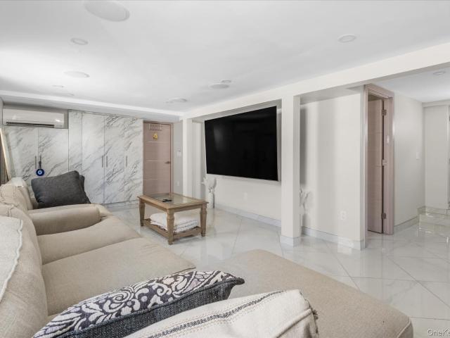 161 2 th Street