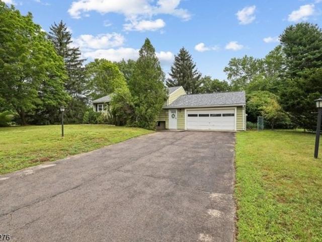 161 Chamberlain Rd, Jefferson Township, NJ 07438