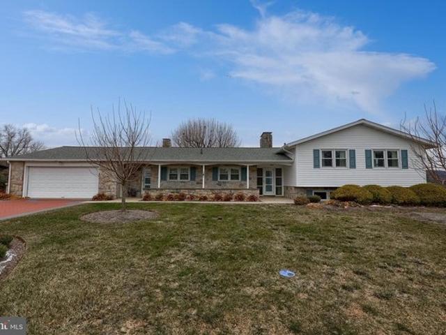 161 Crest Dr, Boyertown, PA 19512