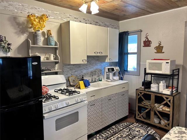 161 Alexander Dr # 8