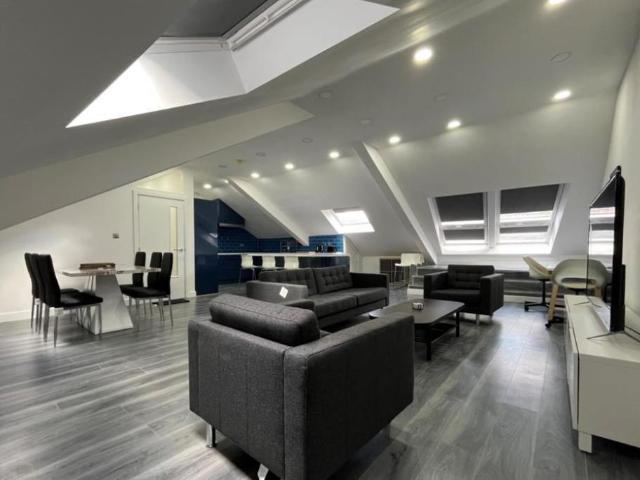 161 Bow Road, Bow, Stratford, London. 3 bed flat to rent £3,298 pcm £761 pw