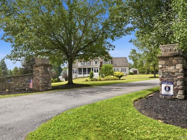 161 Bergen Cir, Slate Hill, NY 10973