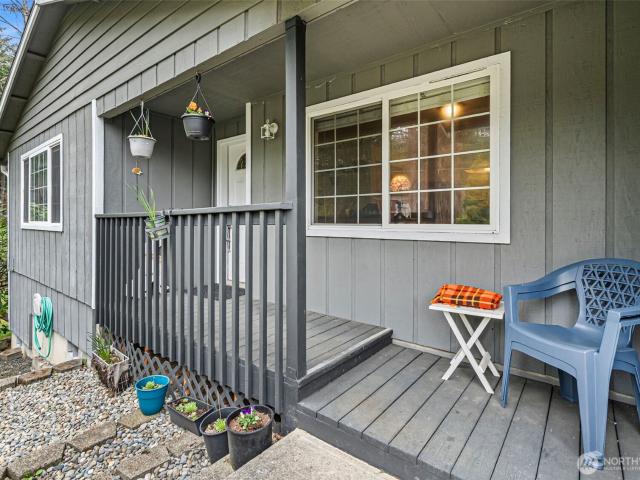161 E Barnsby Place