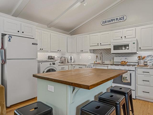 161 E Lake Shore