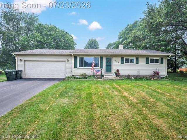 161 Eastview St, Orion, MI 48362