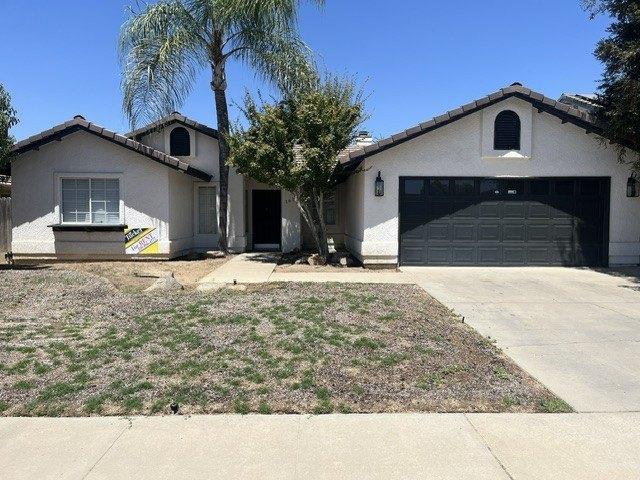 161 Forest Dr, Kingsburg, CA 93631