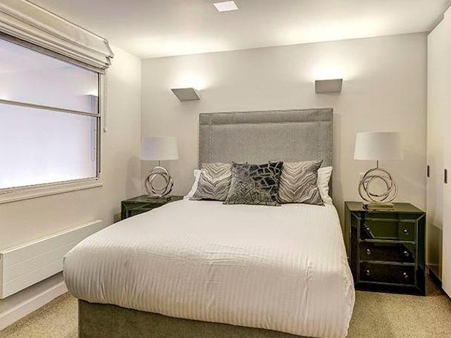 161 Fulham Road, London SW3 2 bed apartment to rent £5,633 pcm £1,300 pw