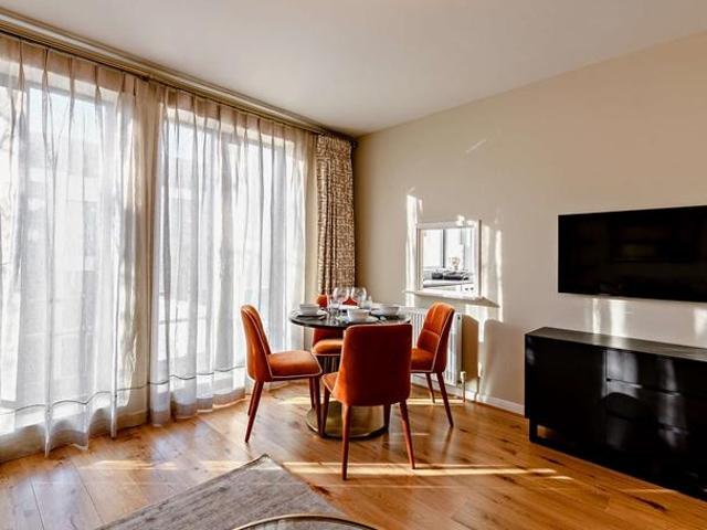 161 FULHAM ROAD, SOUTH KENSINGTON. 2 bed flat to rent £4,333 pcm £1,000 pw