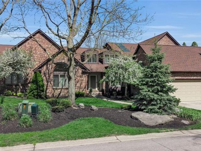 161 Hidden Ridge Cmn, Amherst, NY 14221