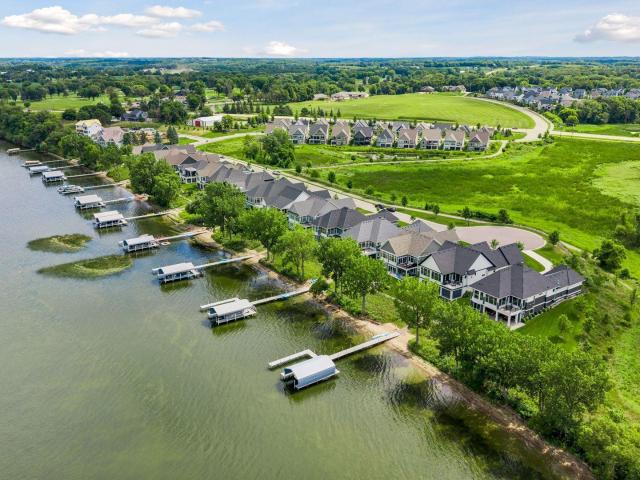 161 Lakeshore Circle