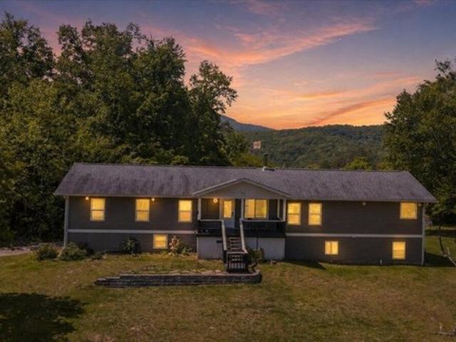 161 Mountain View Dr, Rocky Top, TN 37769