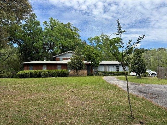 161 Magnolia Ave, Satsuma, AL 36572
