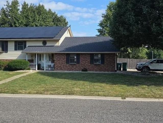 161 Stahl Dr, Smithton, IL 62285
