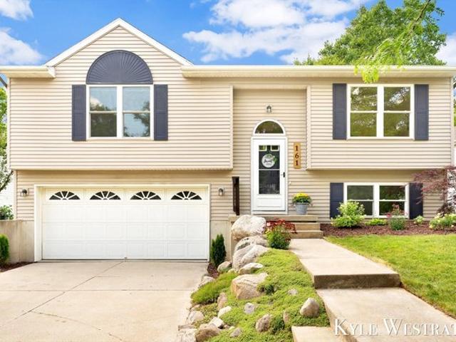 161 Rollingwood Dr, Rockford, MI 49341