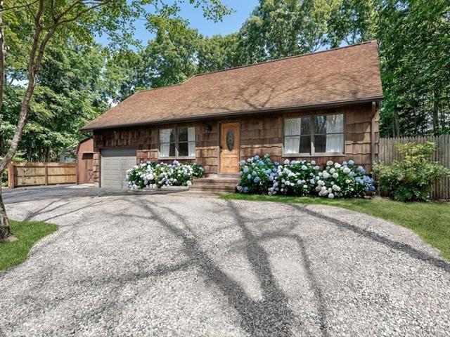 161 Roses Grove Rd, Southampton, NY 11968
