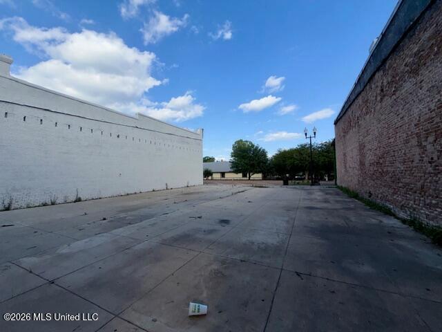 161 W Railroad Avenue