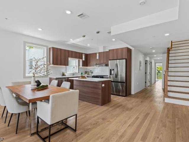 161 Woodlawn Ave # 3