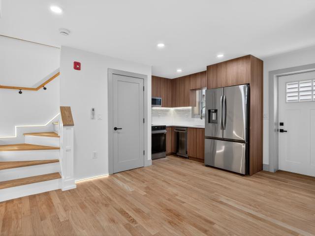 161 Woodlawn Ave # 4